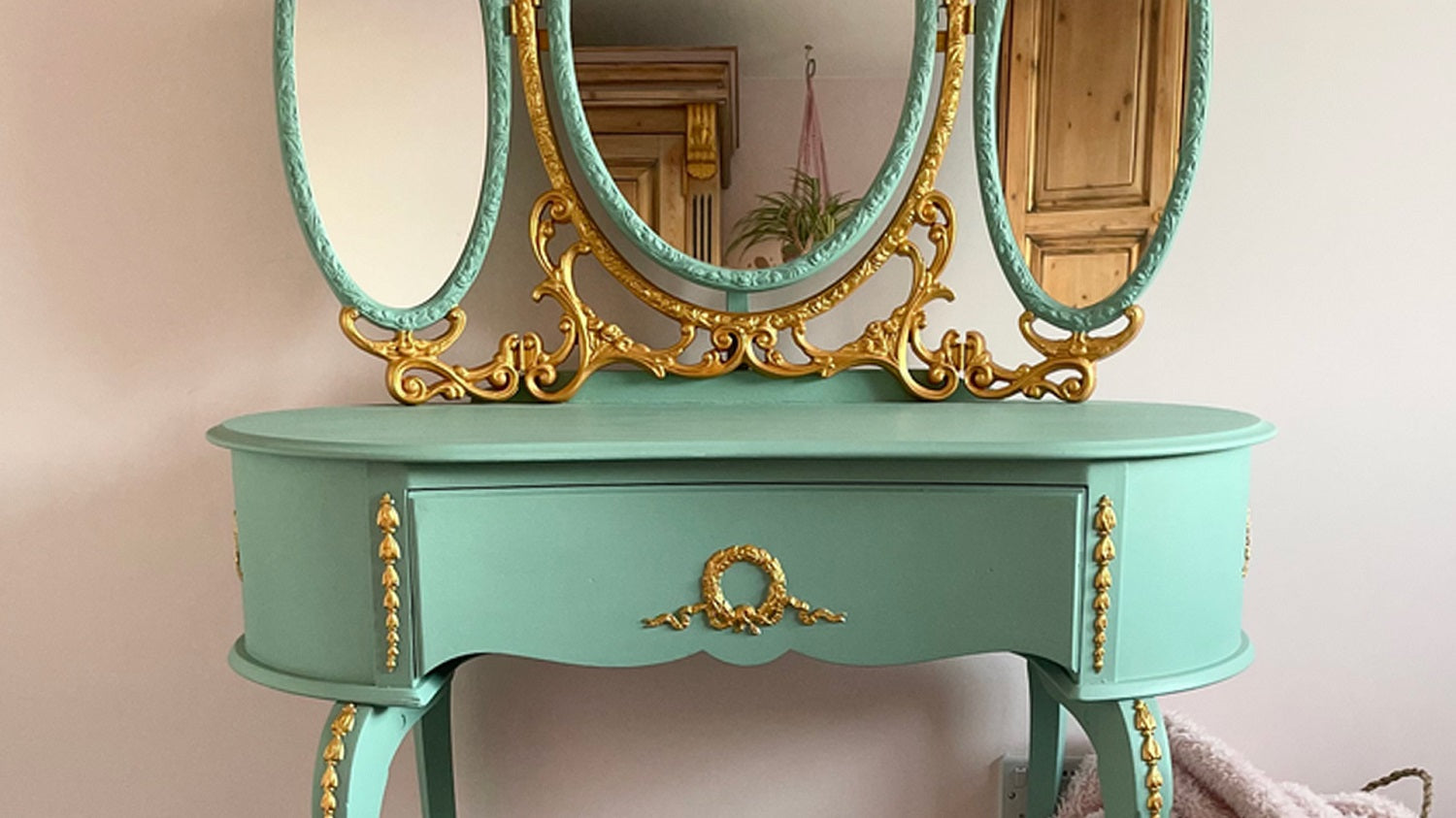 Go Retro with These Vintage Paint Colours | Frenchic