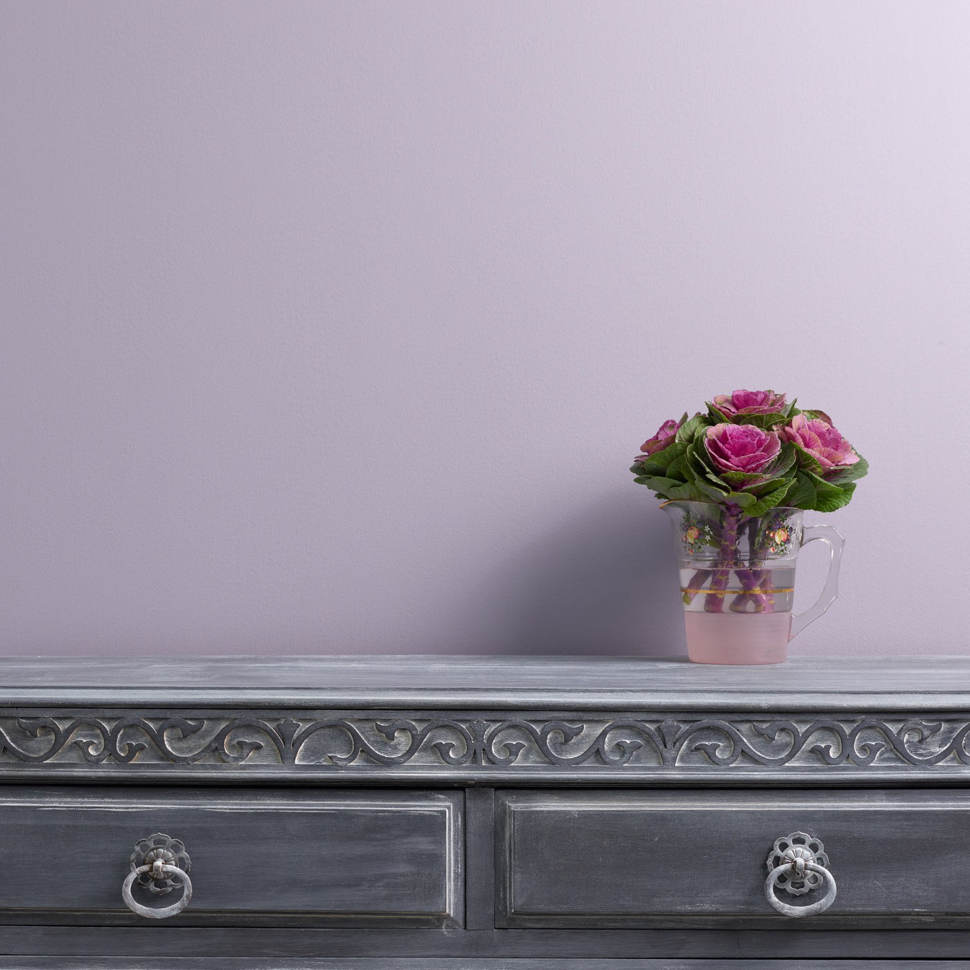 Lilac Hue - Understated Lilac Trim Paint | Frenchic